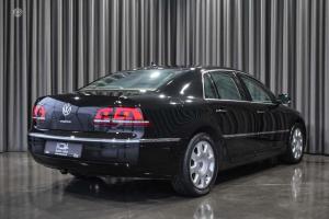 Black Volkswagen Phaeton 2013 in Marijampole, with an engine capacity of 2.97 L and mileage of 246 thousand km for 7950 €, photo 9 on AUTOMOTO.COM.LV