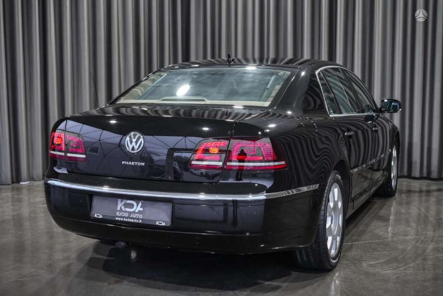 Black Volkswagen Phaeton 2013 in Marijampole, with an engine capacity of 2.97 L and mileage of 246 thousand km for 7950 €, photo 12 on AUTOMOTO.COM.LV