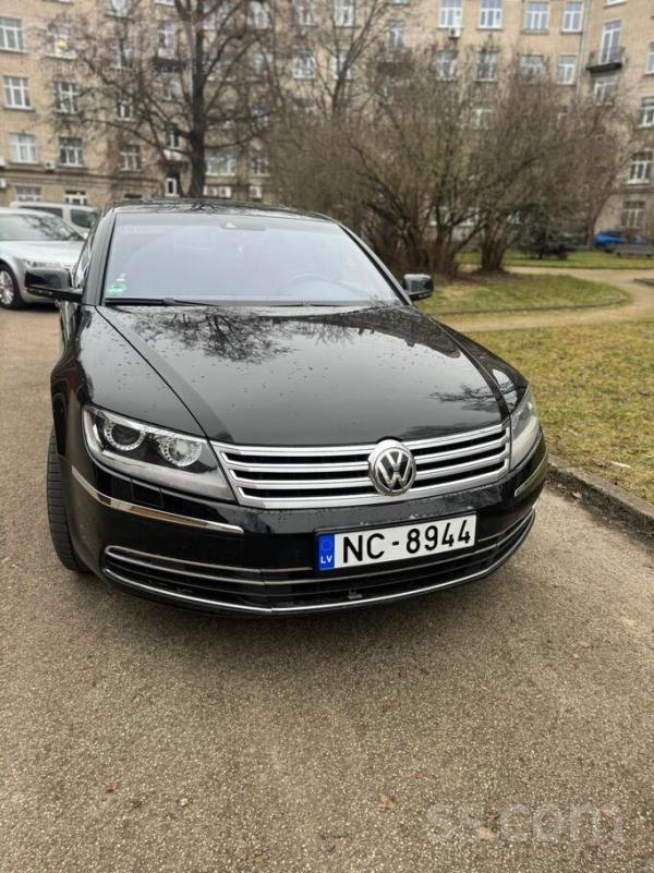Black Volkswagen Phaeton 2013 in Riga, with an engine capacity of 3.00 L and mileage of 270 thousand km for 15800 €, photo 2 on AUTOMOTO.COM.LV