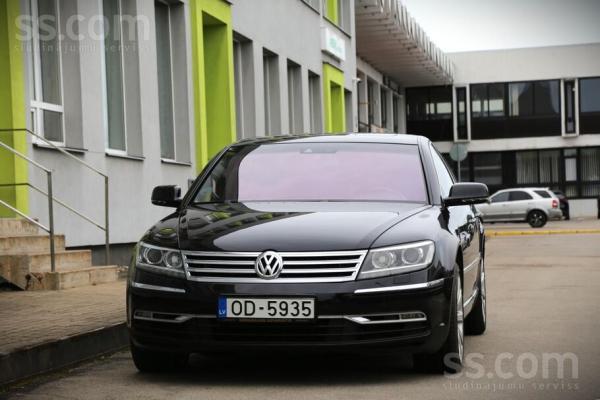 Black Volkswagen Phaeton 2013 in Riga, with an engine capacity of 3.00 L and mileage of 263 thousand km for 7495 €, photo 1 on AUTOMOTO.COM.LV