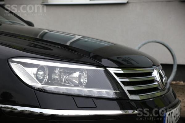 Black Volkswagen Phaeton 2013 in Riga, with an engine capacity of 3.00 L and mileage of 263 thousand km for 7495 €, photo 8 on AUTOMOTO.COM.LV