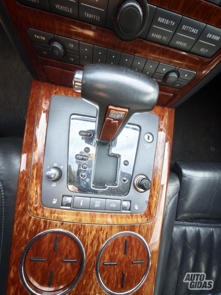 Melns Volkswagen Phaeton 2008 Viļņa, ar dzinēja tilpumu 1.90 L un nobraukumu 300 tūkst. km par 820 €, foto 16 vietnē AUTOMOTO.COM.LV