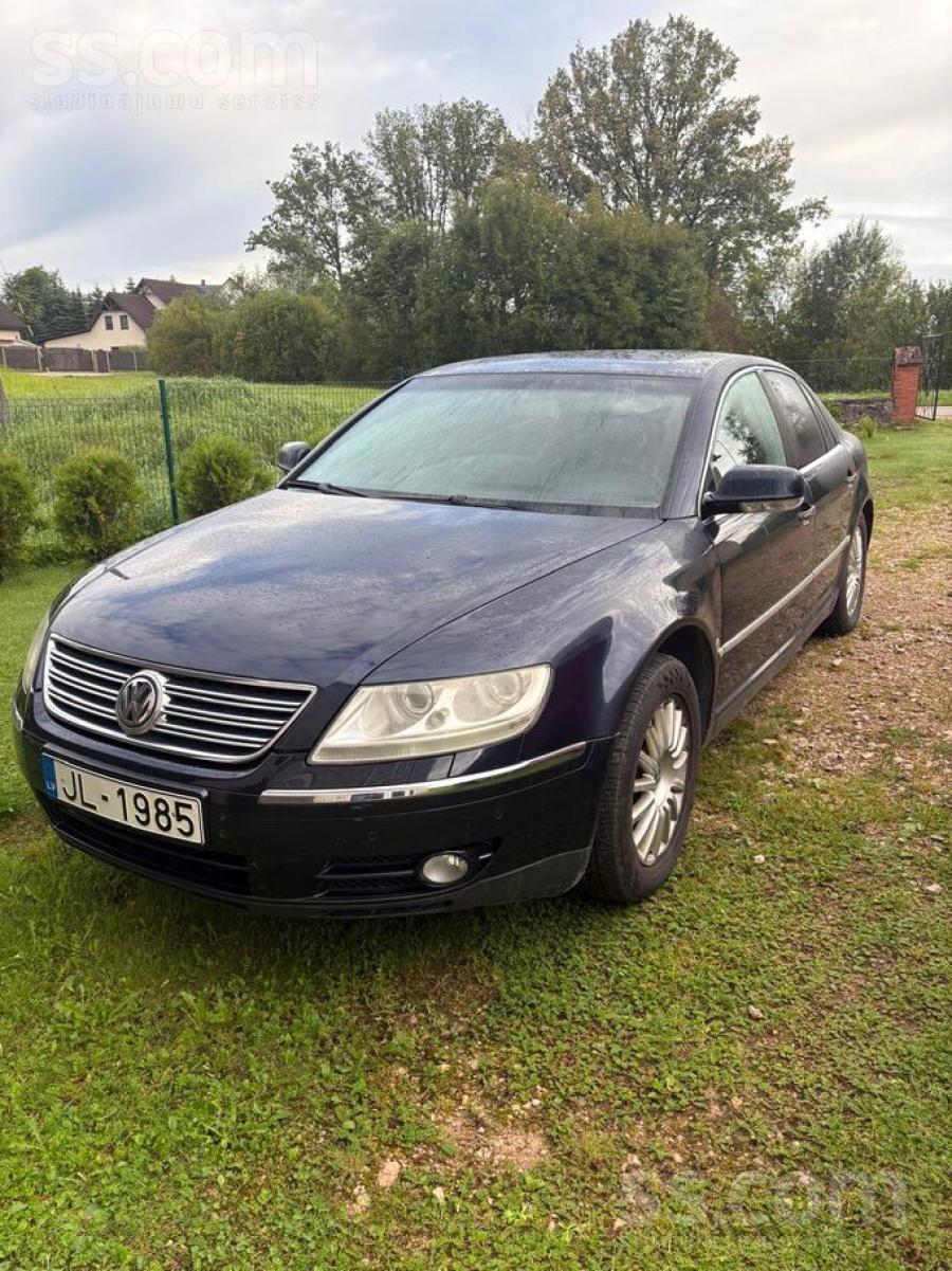 Blue Volkswagen Phaeton 2004 in Madona, with an engine capacity of 3.20 L and mileage of 282 thousand km for 2650 €, photo 1 on AUTOMOTO.COM.LV