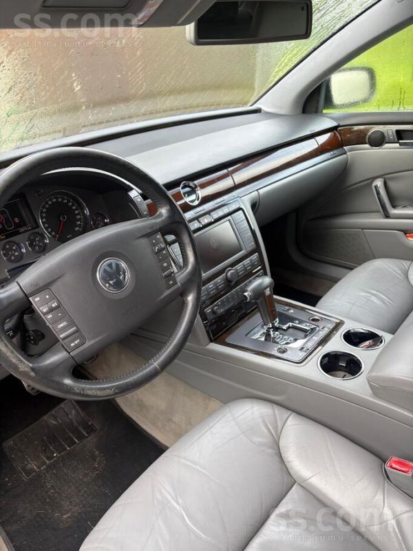 Blue Volkswagen Phaeton 2004 in Madona, with an engine capacity of 3.20 L and mileage of 282 thousand km for 2650 €, photo 6 on AUTOMOTO.COM.LV