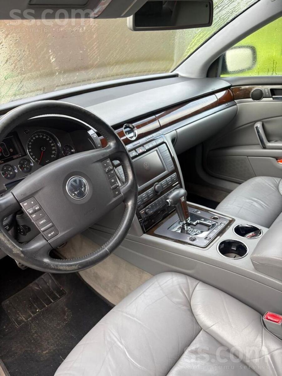 Blue Volkswagen Phaeton 2004 in Madona, with an engine capacity of 3.20 L and mileage of 282 thousand km for 2650 €, photo 7 on AUTOMOTO.COM.LV