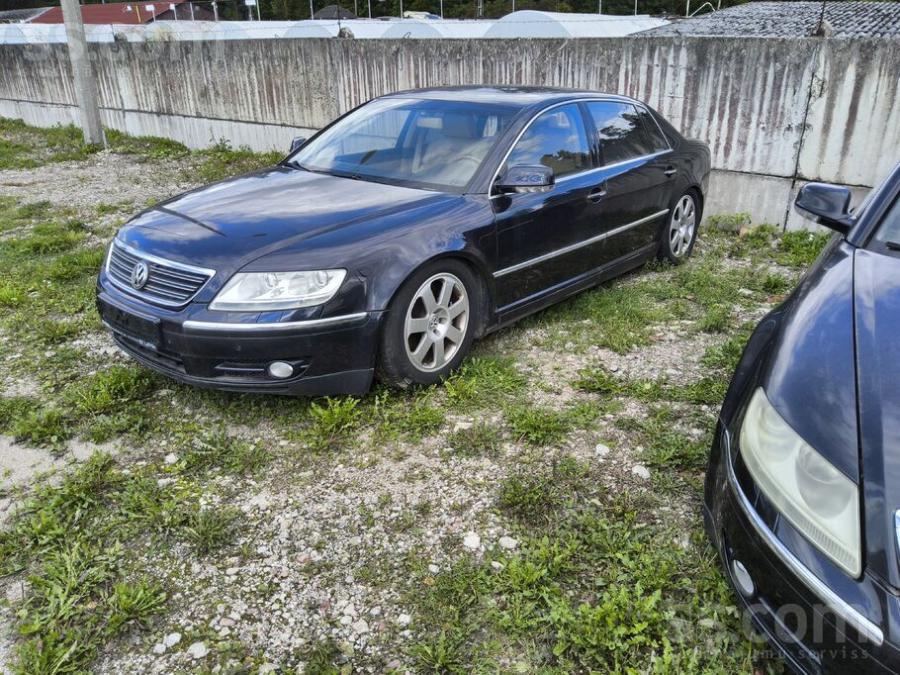 Blue Volkswagen Phaeton 2004 in Daugavpils, with an engine capacity of 5.00 L and mileage of 111 thousand km for 2000 €, photo 3 on AUTOMOTO.COM.LV