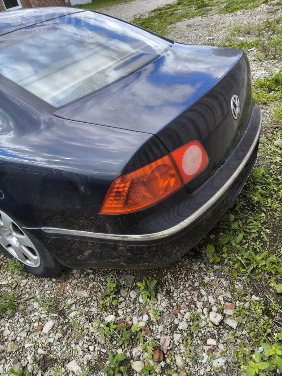 Blue Volkswagen Phaeton 2004 in Daugavpils, with an engine capacity of 5.00 L and mileage of 111 thousand km for 2000 €, photo 5 on AUTOMOTO.COM.LV