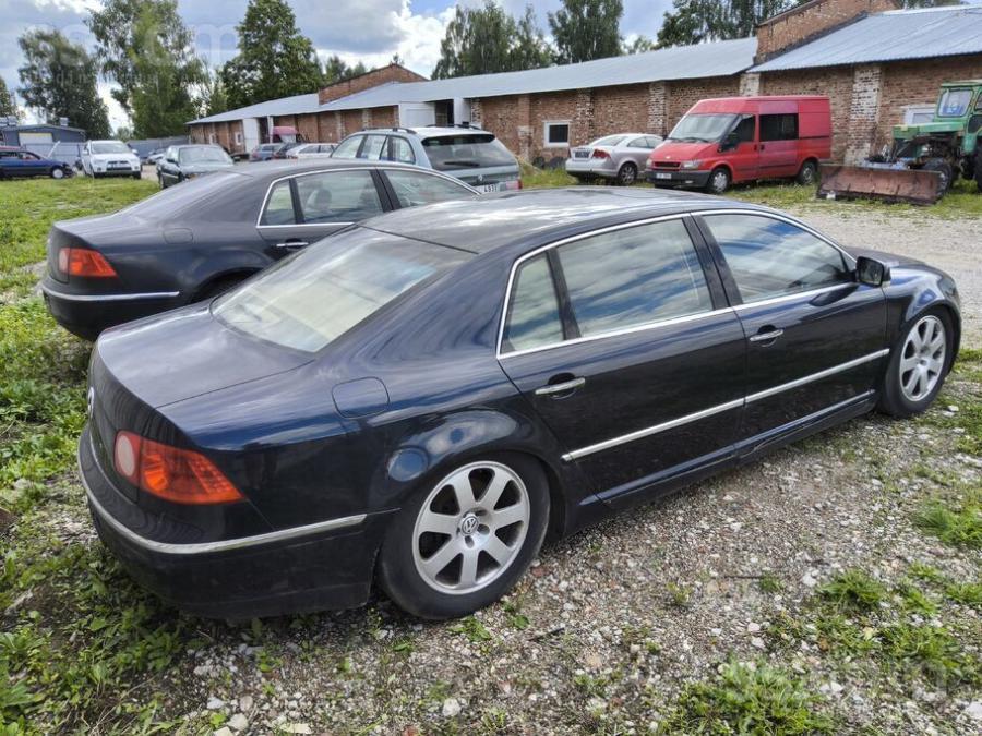 Blue Volkswagen Phaeton 2004 in Daugavpils, with an engine capacity of 5.00 L and mileage of 111 thousand km for 2000 €, photo 6 on AUTOMOTO.COM.LV