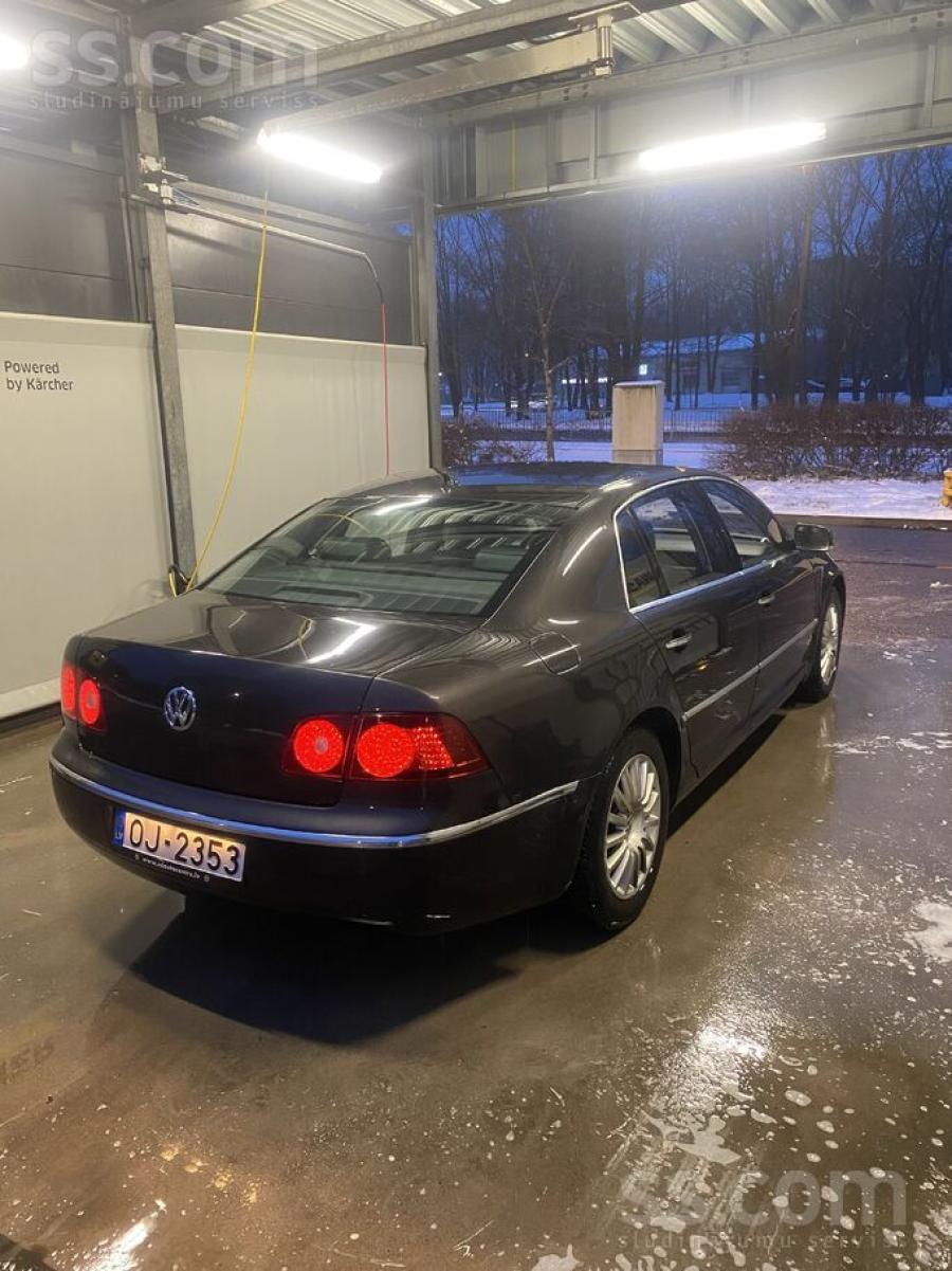 Brown Volkswagen Phaeton 2010 in Riga, with an engine capacity of 3.00 L and mileage of 248 thousand km for 4250 €, photo 2 on AUTOMOTO.COM.LV