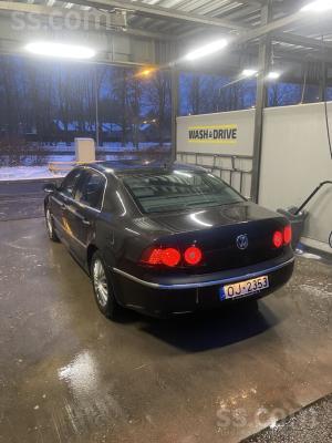 Brown Volkswagen Phaeton 2010 in Riga, with an engine capacity of 3.00 L and mileage of 248 thousand km for 4250 €, photo 3 on AUTOMOTO.COM.LV