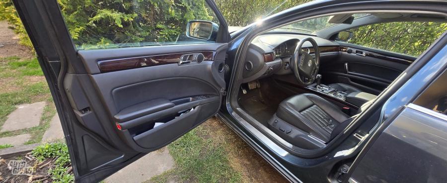 Grey Volkswagen Phaeton 2009 in Kaunas, with an engine capacity of 3.00 L and mileage of 389 thousand km for 3800 €, photo 9 on AUTOMOTO.COM.LV