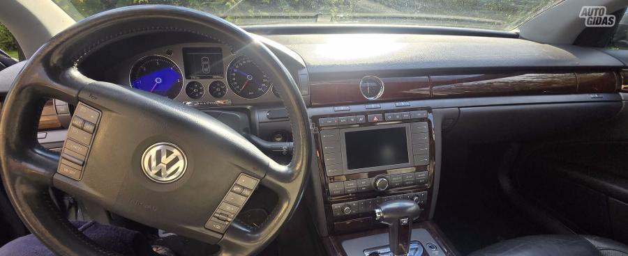 Grey Volkswagen Phaeton 2009 in Kaunas, with an engine capacity of 3.00 L and mileage of 389 thousand km for 3800 €, photo 11 on AUTOMOTO.COM.LV