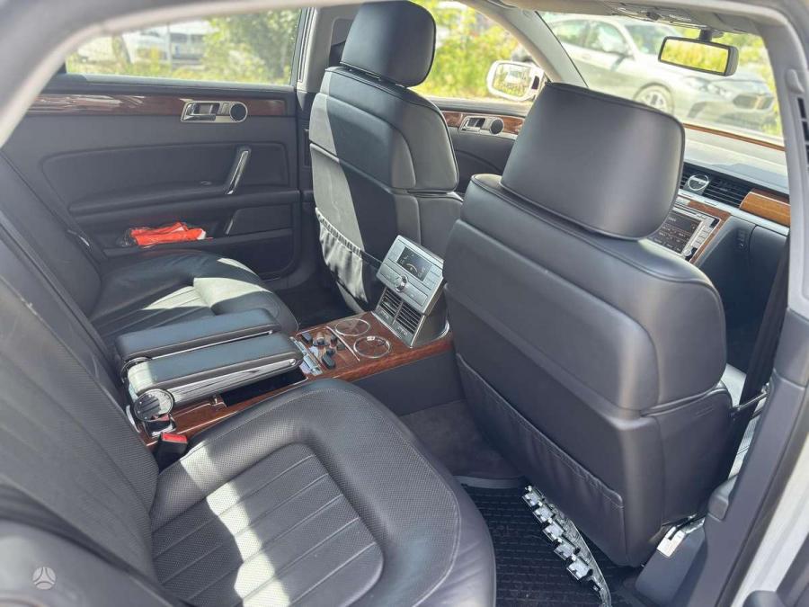 Pelēks Volkswagen Phaeton 2009 Utena, ar dzinēja tilpumu 2.97 L un nobraukumu 149 tūkst. km par 2799 €, foto 9 vietnē AUTOMOTO.COM.LV
