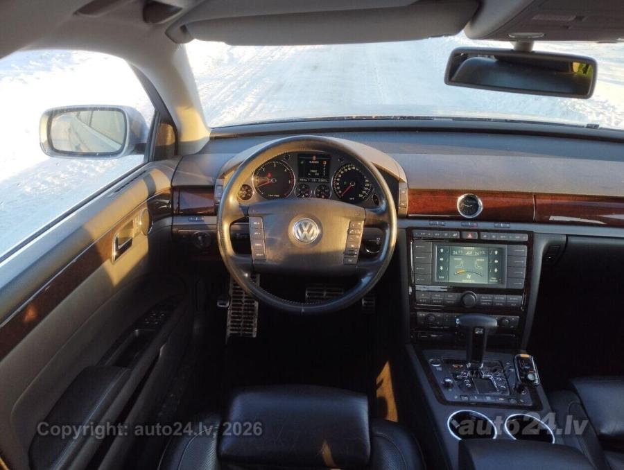 Pelēks Volkswagen Phaeton 2004 Tallina, ar dzinēja tilpumu 4.90 L un nobraukumu 283 tūkst. km par 6300 €, foto 10 vietnē AUTOMOTO.COM.LV