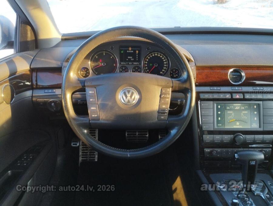 Pelēks Volkswagen Phaeton 2004 Tallina, ar dzinēja tilpumu 4.90 L un nobraukumu 283 tūkst. km par 6300 €, foto 11 vietnē AUTOMOTO.COM.LV