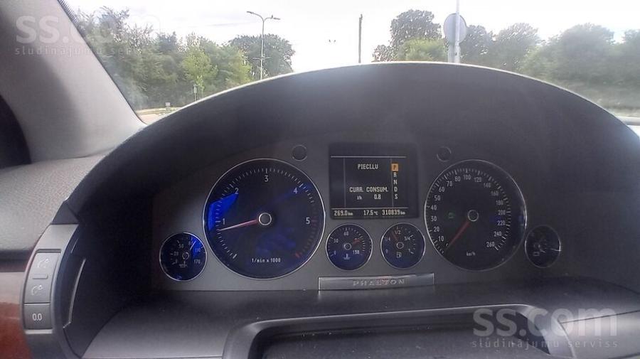 Pelēks Volkswagen Phaeton 2004 Rīga, ar dzinēja tilpumu 3.00 L un nobraukumu 311 tūkst. km par 2550 €, foto 16 vietnē AUTOMOTO.COM.LV