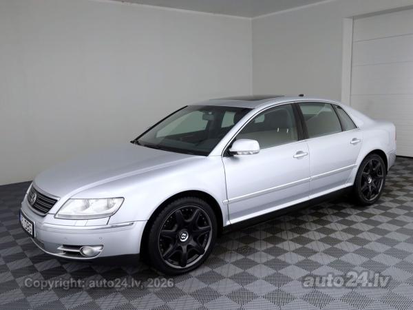 Grey Volkswagen Phaeton 2005 in Tallinn, with an engine capacity of 3.00 L and mileage of 77 thousand km for 3699 €, photo 2 on AUTOMOTO.COM.LV
