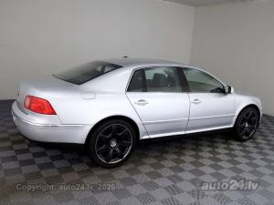 Grey Volkswagen Phaeton 2005 in Tallinn, with an engine capacity of 3.00 L and mileage of 77 thousand km for 3699 €, photo 3 on AUTOMOTO.COM.LV