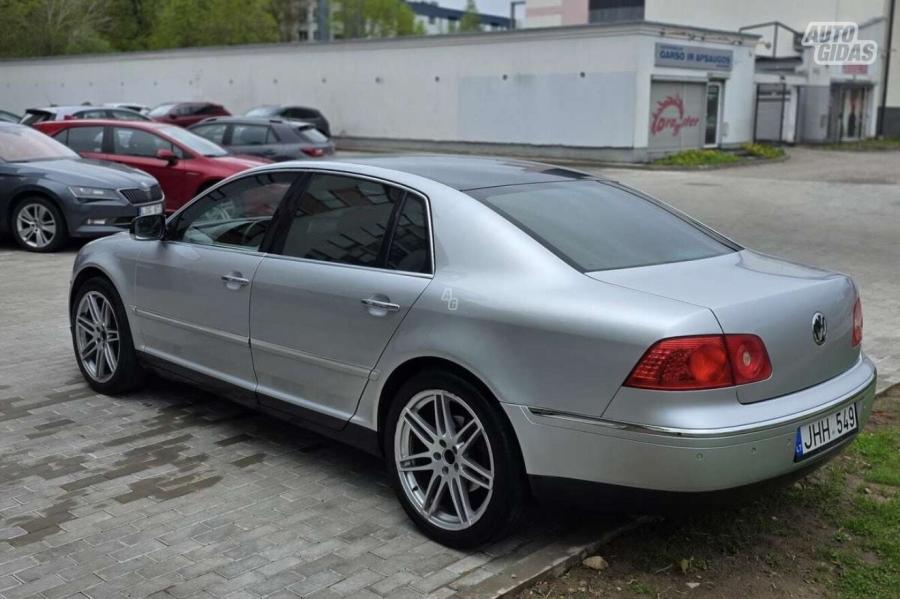 Grey Volkswagen Phaeton 2007 in Vilnius, with an engine capacity of 3.00 L and mileage of 285 thousand km for 1900 €, photo 7 on AUTOMOTO.COM.LV