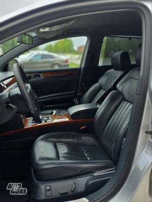 Grey Volkswagen Phaeton 2007 in Vilnius, with an engine capacity of 3.00 L and mileage of 285 thousand km for 1900 €, photo 12 on AUTOMOTO.COM.LV