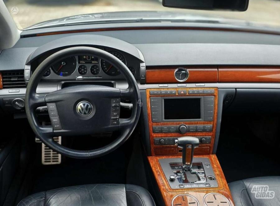 Grey Volkswagen Phaeton 2007 in Vilnius, with an engine capacity of 3.00 L and mileage of 285 thousand km for 1900 €, photo 13 on AUTOMOTO.COM.LV