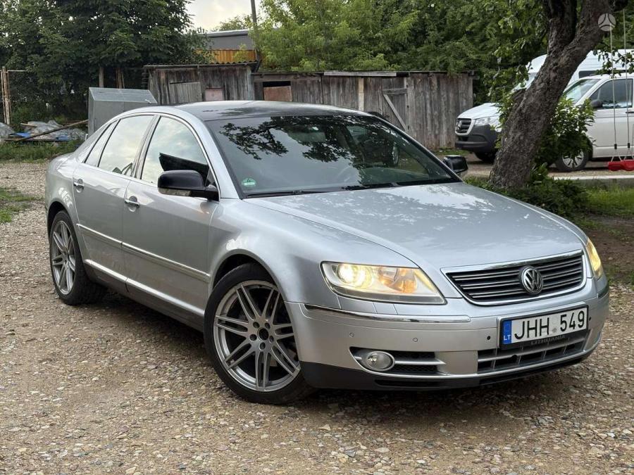 Grey Volkswagen Phaeton 2007 in Vilnius, with an engine capacity of 2.97 L and mileage of 288 thousand km for 1950 €, photo 1 on AUTOMOTO.COM.LV