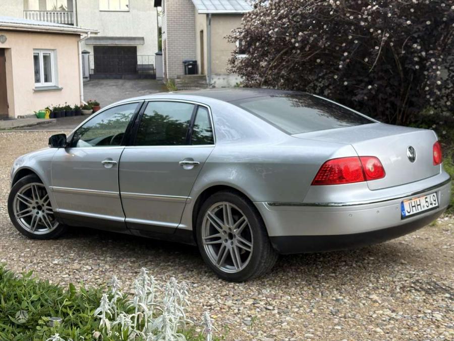 Grey Volkswagen Phaeton 2007 in Vilnius, with an engine capacity of 2.97 L and mileage of 288 thousand km for 1950 €, photo 3 on AUTOMOTO.COM.LV