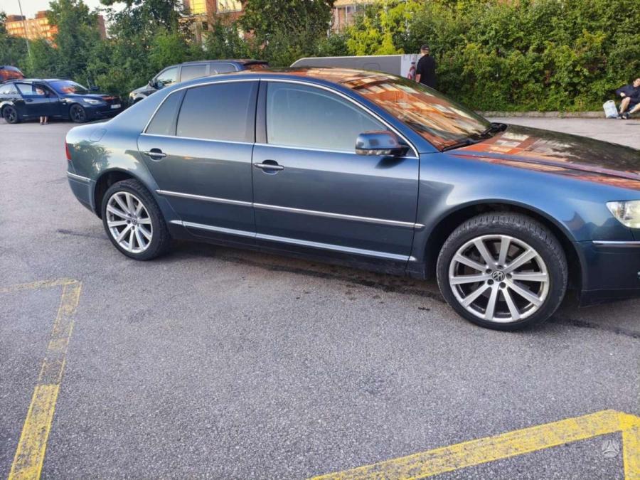 Pelēks Volkswagen Phaeton 2009 Klaipėda, ar dzinēja tilpumu 3.00 L un nobraukumu 350 tūkst. km par 1999 €, foto 1 vietnē AUTOMOTO.COM.LV