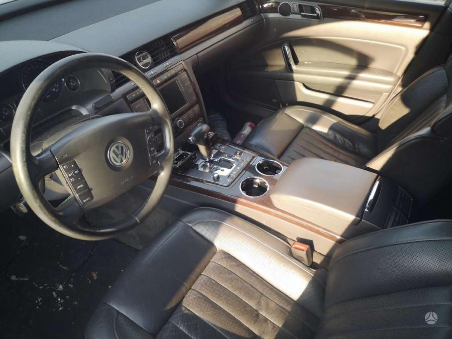 Pelēks Volkswagen Phaeton 2009 Klaipėda, ar dzinēja tilpumu 3.00 L un nobraukumu 350 tūkst. km par 1999 €, foto 12 vietnē AUTOMOTO.COM.LV
