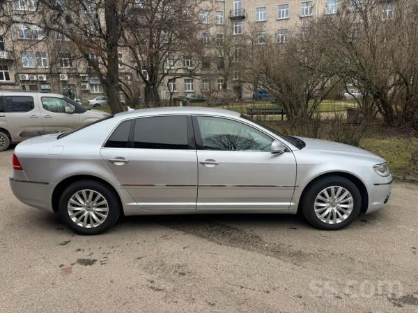 Pelēks Volkswagen Phaeton 2010 Rīga, ar dzinēja tilpumu 3.00 L un nobraukumu 286 tūkst. km par 6400 €, foto 3 vietnē AUTOMOTO.COM.LV