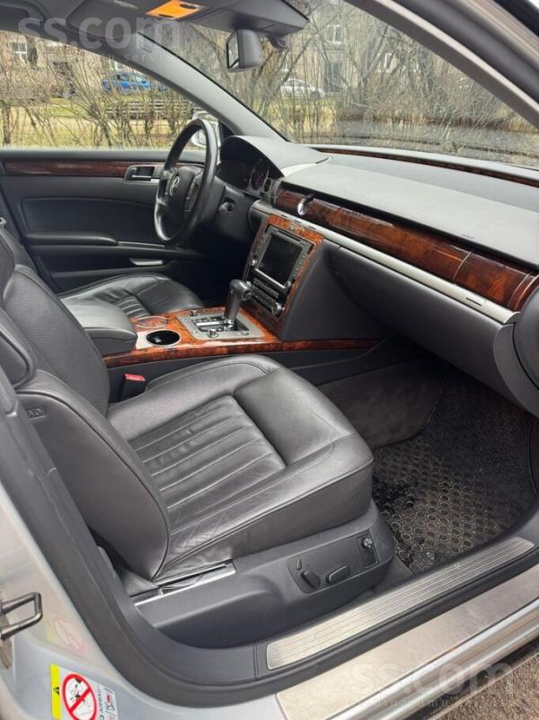 Pelēks Volkswagen Phaeton 2010 Rīga, ar dzinēja tilpumu 3.00 L un nobraukumu 286 tūkst. km par 6400 €, foto 4 vietnē AUTOMOTO.COM.LV