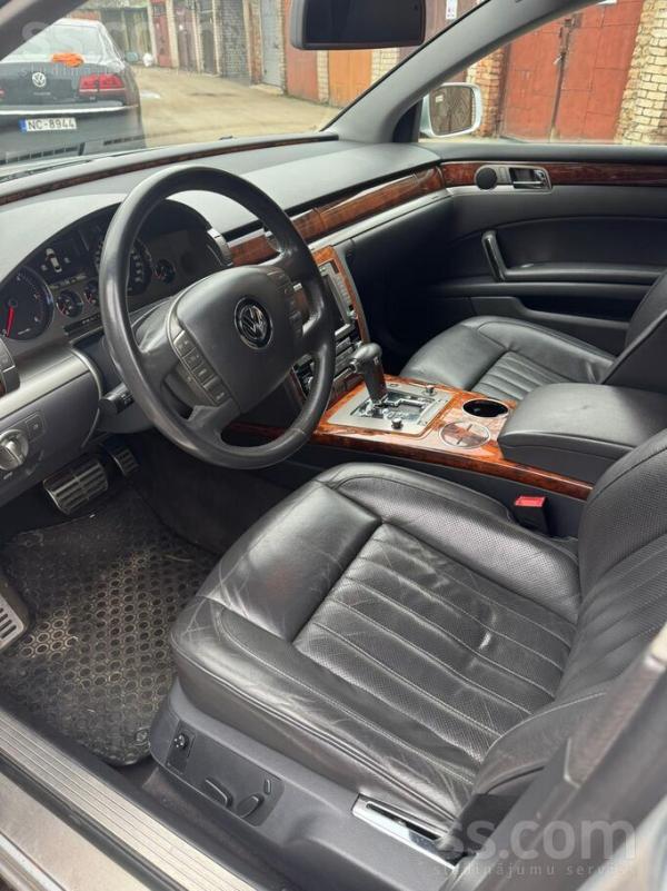Pelēks Volkswagen Phaeton 2010 Rīga, ar dzinēja tilpumu 3.00 L un nobraukumu 286 tūkst. km par 6400 €, foto 5 vietnē AUTOMOTO.COM.LV