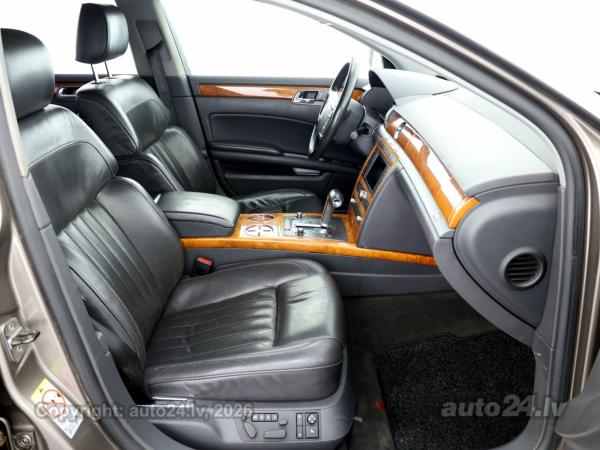 Pelēks Volkswagen Phaeton 2010 Tallina, ar dzinēja tilpumu 3.00 L un nobraukumu 311 tūkst. km par 2999 €, foto 7 vietnē AUTOMOTO.COM.LV