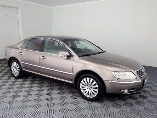 Volkswagen Phaeton 2010 in Tallinn on AUTOMOTO.COM.LV Grey Volkswagen Phaeton 2010 in Tallinn, with an engine capacity of 3.00 L and mileage of 311 thousand km for 2999 €, photo 9 on AUTOMOTO.COM.LV