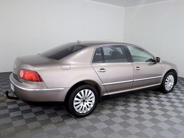 Volkswagen Phaeton 2010 in Tallinn on AUTOMOTO.COM.LV Grey Volkswagen Phaeton 2010 in Tallinn, with an engine capacity of 3.00 L and mileage of 311 thousand km for 2999 €, photo 11 on AUTOMOTO.COM.LV