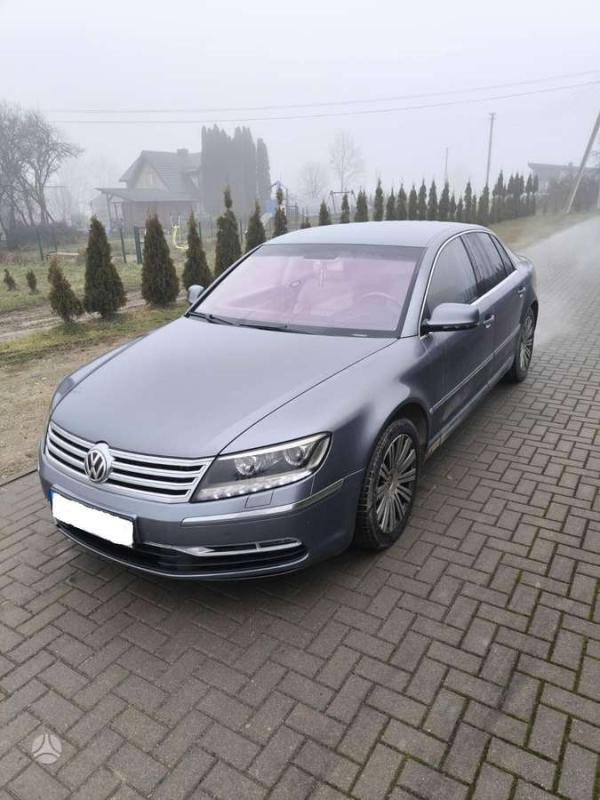 Grey Volkswagen Phaeton 2011 in Vilnius, with an engine capacity of 2.97 L and mileage of 206 thousand km for 5800 €, photo 1 on AUTOMOTO.COM.LV