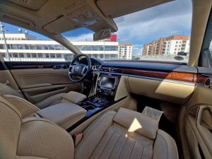 Grey Volkswagen Phaeton 2011 in Riga, with an engine capacity of 3.00 L and mileage of 174 thousand km for 10750 €, photo 9 on AUTOMOTO.COM.LV