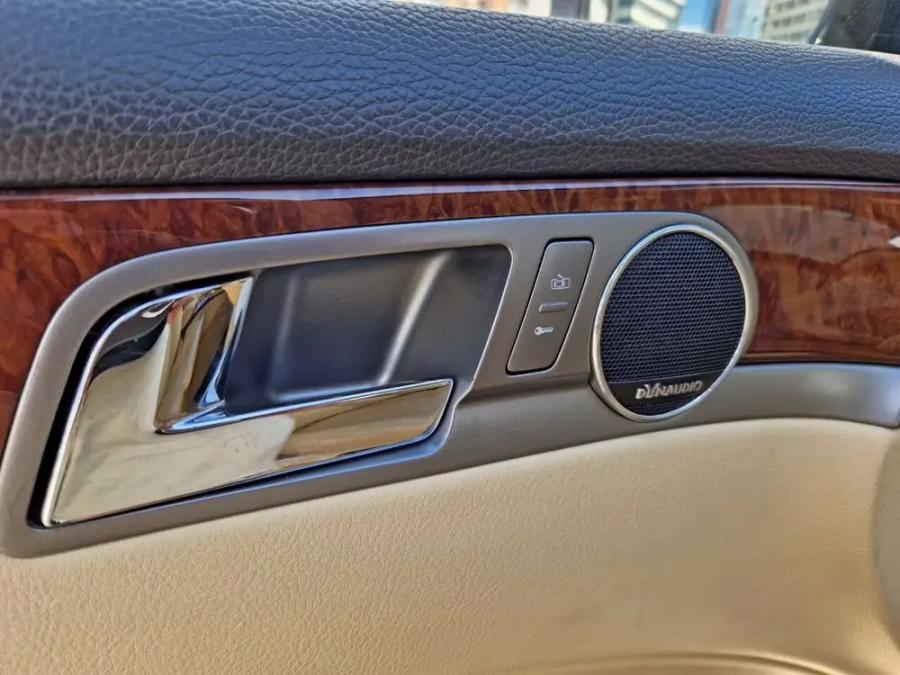 Grey Volkswagen Phaeton 2011 in Riga, with an engine capacity of 3.00 L and mileage of 174 thousand km for 10750 €, photo 17 on AUTOMOTO.COM.LV