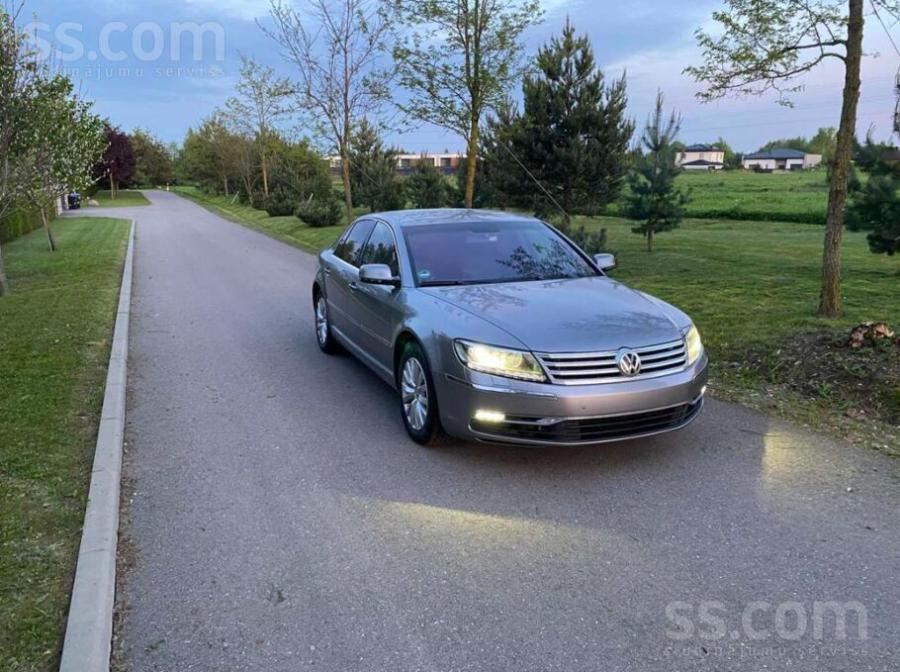 Grey Volkswagen Phaeton 2011 in Kraslava, with an engine capacity of 3.00 L and mileage of 326 thousand km for 9800 €, photo 3 on AUTOMOTO.COM.LV