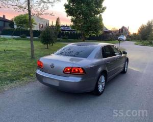 Grey Volkswagen Phaeton 2011 in Kraslava, with an engine capacity of 3.00 L and mileage of 326 thousand km for 9800 €, photo 4 on AUTOMOTO.COM.LV