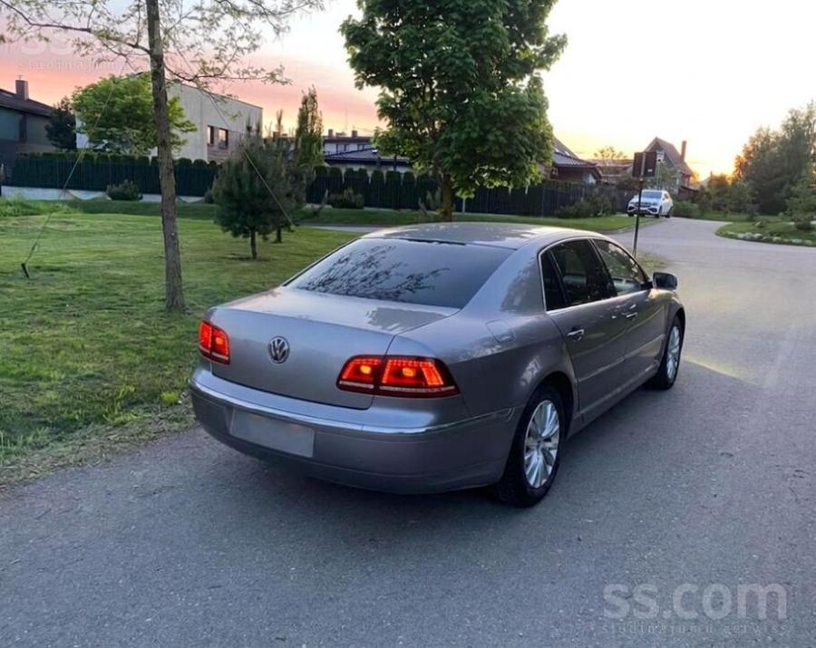 Grey Volkswagen Phaeton 2011 in Kraslava, with an engine capacity of 3.00 L and mileage of 326 thousand km for 9800 €, photo 4 on AUTOMOTO.COM.LV