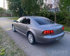 Grey Volkswagen Phaeton 2011 in Kraslava, with an engine capacity of 3.00 L and mileage of 326 thousand km for 9800 €, photo 5 on AUTOMOTO.COM.LV