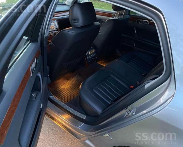 Grey Volkswagen Phaeton 2011 in Kraslava, with an engine capacity of 3.00 L and mileage of 326 thousand km for 9800 €, photo 6 on AUTOMOTO.COM.LV