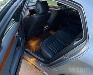 Grey Volkswagen Phaeton 2011 in Kraslava, with an engine capacity of 3.00 L and mileage of 326 thousand km for 9800 €, photo 7 on AUTOMOTO.COM.LV
