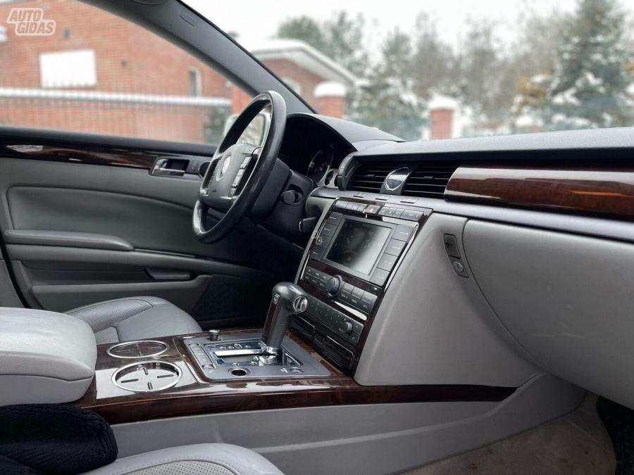 Volkswagen Phaeton 2007 in Vilnius, with an engine capacity of 3.00 L and mileage of 220 thousand km for 2500 €, photo 13 on AUTOMOTO.COM.LV