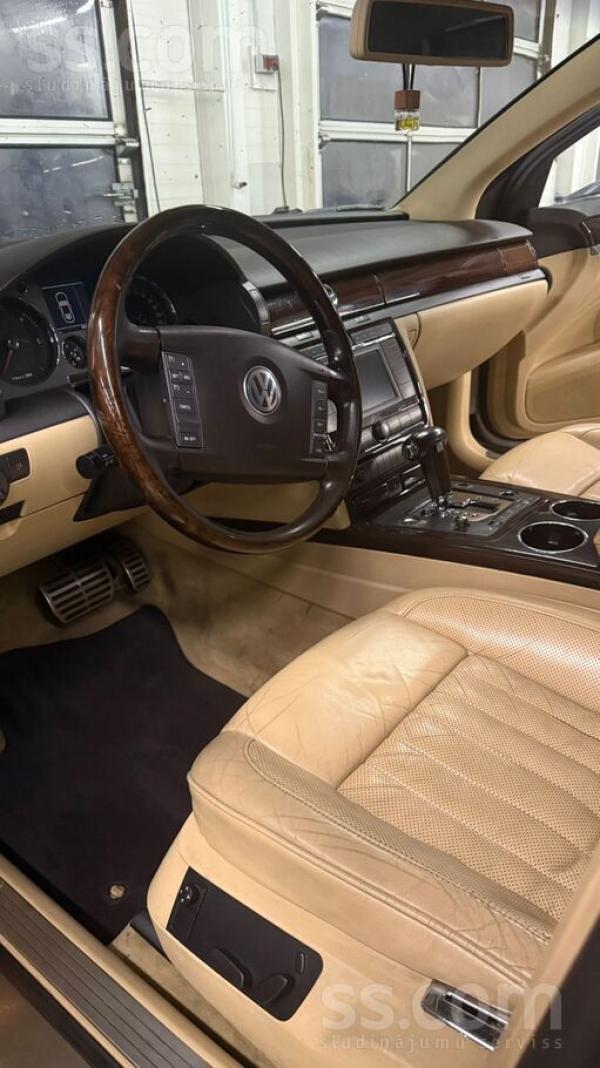 Volkswagen Phaeton 2008 in Preili, with an engine capacity of 3.00 L and mileage of 286 thousand km for 4500 €, photo 3 on AUTOMOTO.COM.LV