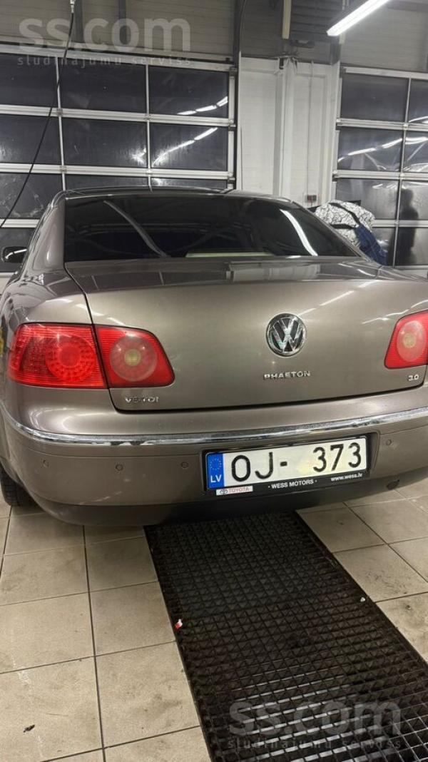 Volkswagen Phaeton 2008 in Preili, with an engine capacity of 3.00 L and mileage of 286 thousand km for 4500 €, photo 5 on AUTOMOTO.COM.LV