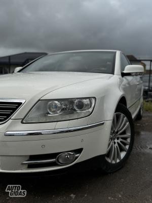 White Volkswagen Phaeton 2008 in Klaipeda, with an engine capacity of 3.00 L and mileage of 229 thousand km for 2750 €, photo 3 on AUTOMOTO.COM.LV