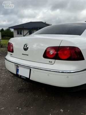 White Volkswagen Phaeton 2008 in Klaipeda, with an engine capacity of 3.00 L and mileage of 229 thousand km for 2750 €, photo 6 on AUTOMOTO.COM.LV