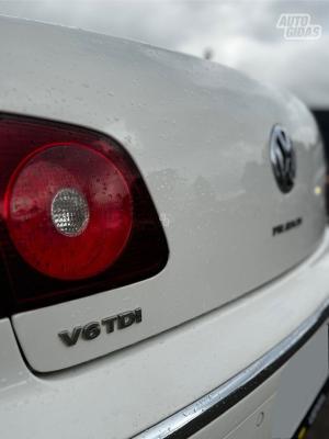 White Volkswagen Phaeton 2008 in Klaipeda, with an engine capacity of 3.00 L and mileage of 229 thousand km for 2750 €, photo 7 on AUTOMOTO.COM.LV